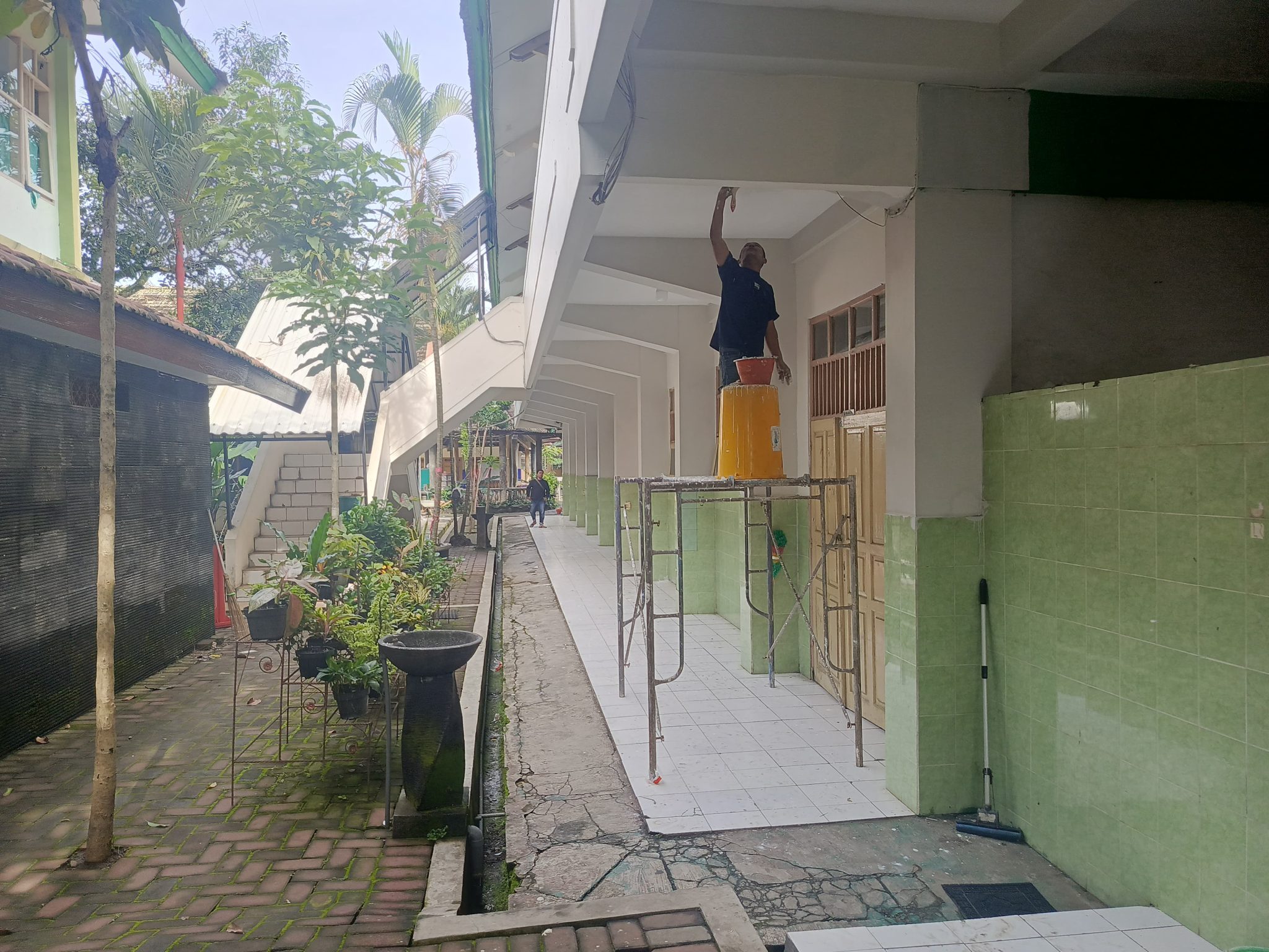 Perbaikan Pengecatan Gedung Belakang – SMAN 10 MALANG